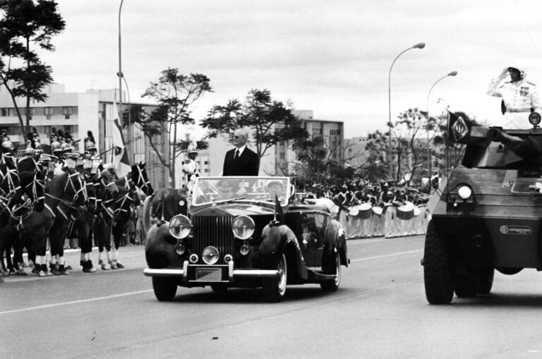1974, o ano em que a ditadura começou a ruir - Espaço Democrático 1974, o ano em que a ditadura começou a ruir - Espaço Democrático
